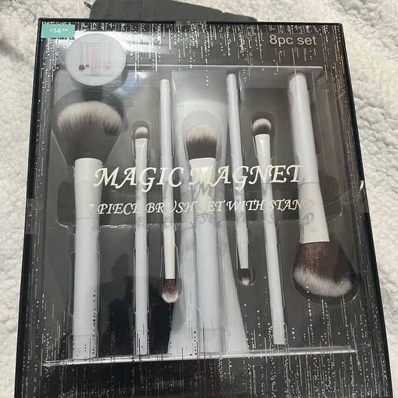 Accessories | Premium Professional Cosmetic Magnet Brush Set With ...